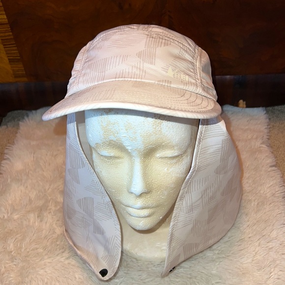 REI | Accessories | Rei Twilight Sun Shell White Trailmade Cap With ...